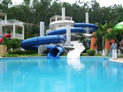 China Customized Size Water Park Slide with 12 Years Usage Period and Water Supply System for Swimming Pools for sale