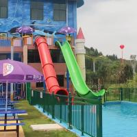 China Customized Size Water Park Slide with 12 Years Usage Period and Water Supply System for Swimming Pools for sale