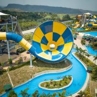 China Outdoor Fiberglass Water Park Slide with 6-8mm Thickness and 10 Years Service Life in Customized Size for sale