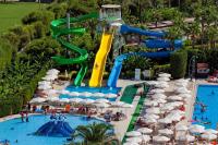 China Durable 6-8mm Thickness Fiberglass Water Park Slide with Over 10 Years Service Life and Customized Size for sale