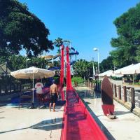 China Customized Size 6-8mm Thickness Fiberglass Water Park Slide with Over 10 Years Service Life for Outdoor Use for sale