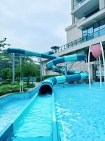 China High Capacity Custom Size Fiberglass Water Slide with Galvanized Steel Support for 30-60 Days Delivery for sale