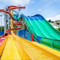 China Customized Size Outdoor Water Park Slide with 6-8mm Thickness Fiberglass and Over 10 Years Service Life for sale