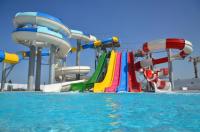 China Customized Size Outdoor Water Park Slide with 6-8mm Thickness Fiberglass and Over 10 Years Service Life for sale