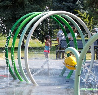 China Aquatic Play Collections Stainless Steel Rotary Water Splash Pad Ground Spray Fountain Features for sale