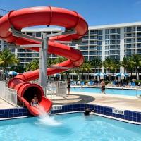 China Custom Spiral Enclosed Fiberglass Water Slide Equipment For Commercial Swimming Pool Aqua Park for sale