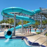China Custom Spiral Enclosed Fiberglass Water Slide Equipment For Commercial Swimming Pool Aqua Park for sale