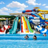 China Custom Spiral Enclosed Fiberglass Water Slide Set 6-10mm Thickness For Commercial Hotel Resort Pool Aqua Park for sale