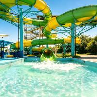 China Single Spiral Slide Funnel Fiberglass Water Slide For Commercial Outdoor Aqua Theme Park Hotel Resort Pool for sale