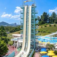 China High Speed Water Slide Fiberglass Steep Drop Multi Lane Thrill Ride For Water Parks Custom Design for sale