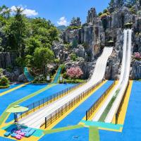 China High Speed Water Slide Fiberglass Steep Drop Multi Lane Thrill Ride For Water Parks Custom Design for sale