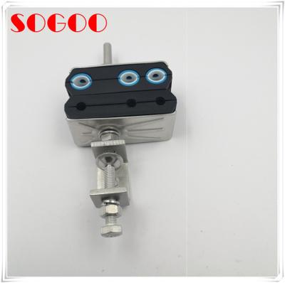 China Self Locking Feeder Cable Clamp 304 Stainless Steel for Base Station Installation 1/2 to 1-5/8 for sale