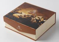 China Magnetic Closure Printed Packaging Boxes Art Paper WIth Giltter Glossy Lamination for sale
