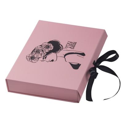 China Embossing Magnetic Gift Wrapping Boxes FSC Recyclable 1200gsm Cardboard for sale
