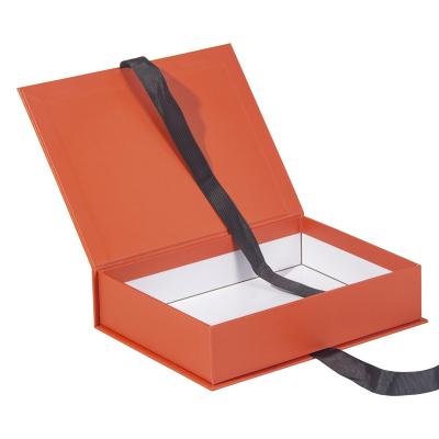 China 120gsm Rigid Gift Packaging Boxes CMYK Pantone With Ribbon Closure for sale