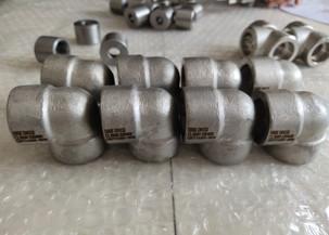 China ASME B16.11 A105 Carbon Steel Socket Weld Pipe Fittings 1/2-72 Inch Elbow Tee Reducer for sale
