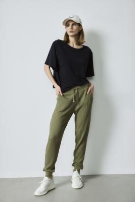 China Black Casual Short Sleeve Shirts Olive Green Ribbed Drawstring Jogger Pants Set for sale