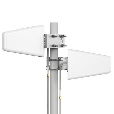 China High Gain Directional Log Periodic Antenna 698-960 1710-2700 3800MHz 15-20dBi 100W for sale