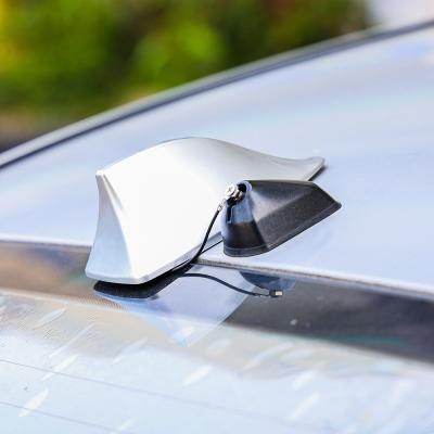 China Universal 88-108 MHz FM 5dBi Gain Long Range Car Radio Shark Fin Antenna for sale