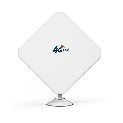 China Vertical 50 Ohm SMA Panel Antenna 600-2700MHz 35dBi Gain 1.5 VSWR Indoor Outdoor for sale