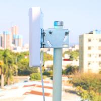 China 700MHz 2700MHz MIMO 4x4 5G Sector Antenna 14 dBi Directional Outdoor Flat Panel for sale