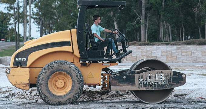 Custom flexible shaft for road roller screed control