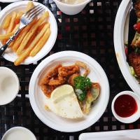 China Eco Sustainable Compostable Disposable Plates Cutlery Disposable Take Out Food Containers for sale