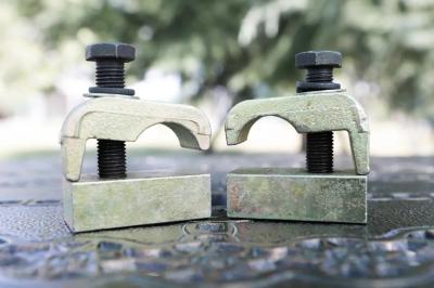 China GH3 Tubing Line Excavator Breaker Parts Fixed Pipe Clamp 22mm Double Hole for sale