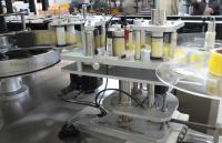 China Fully Automatic Square Jar Double Side Labeling Machine 10000-20000 BPH Stainless Steel for sale