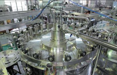 China 300ml-2L PET Volumetric Liquid Bottle Filling Machine 2000-28000 BPH for Juice Water for sale