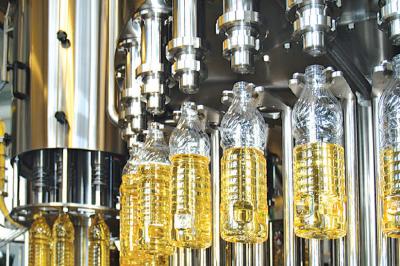 China Automatic Liquid Volumetric Filling Machine for PET Bottles 1-5L 500-2000 BPH for sale