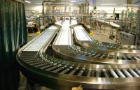 China Bottle Automatic Conveying System Flexible Industrial Conveyors 75mm 100mm 150mm Pitch for sale