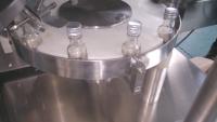 China Automatic Single Head Aluminum Cap Capper Machine for Glass Bottles 2000bph for sale