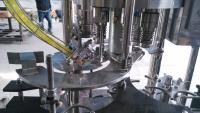 China Automatic PET Glass Bottle Capper Machine 6000BPH CE ISO PLC Control for sale