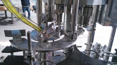 China Automatic PET Glass Bottle Capper Machine 6000BPH CE ISO PLC Control for sale