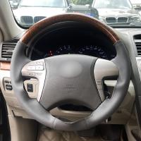 China Hand Sewing Wood Pattern Grey DIY Steering Wheel Cover For Toyota Highlander Camry Isis Mark X Zio Premio Noah Previa 2006-2015 for sale