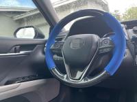 China Custom Hand Stitching Blue Suede Carbon Steering Wheel Cover for Toyota Corolla RAV4 Avalon Camry 2018-2020 for sale
