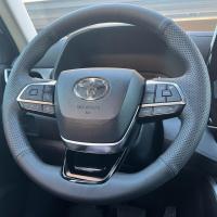 China Hand Stitched PU Leather Steering Wheel Cover for Toyota Highlander Sienna 2022 for sale