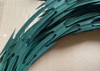 China Galvanized Gi Barbed Wire Fencing Triple Twist Gi Barbed Wire Blue/Green/Red 26-100mm Barb Spacing for sale