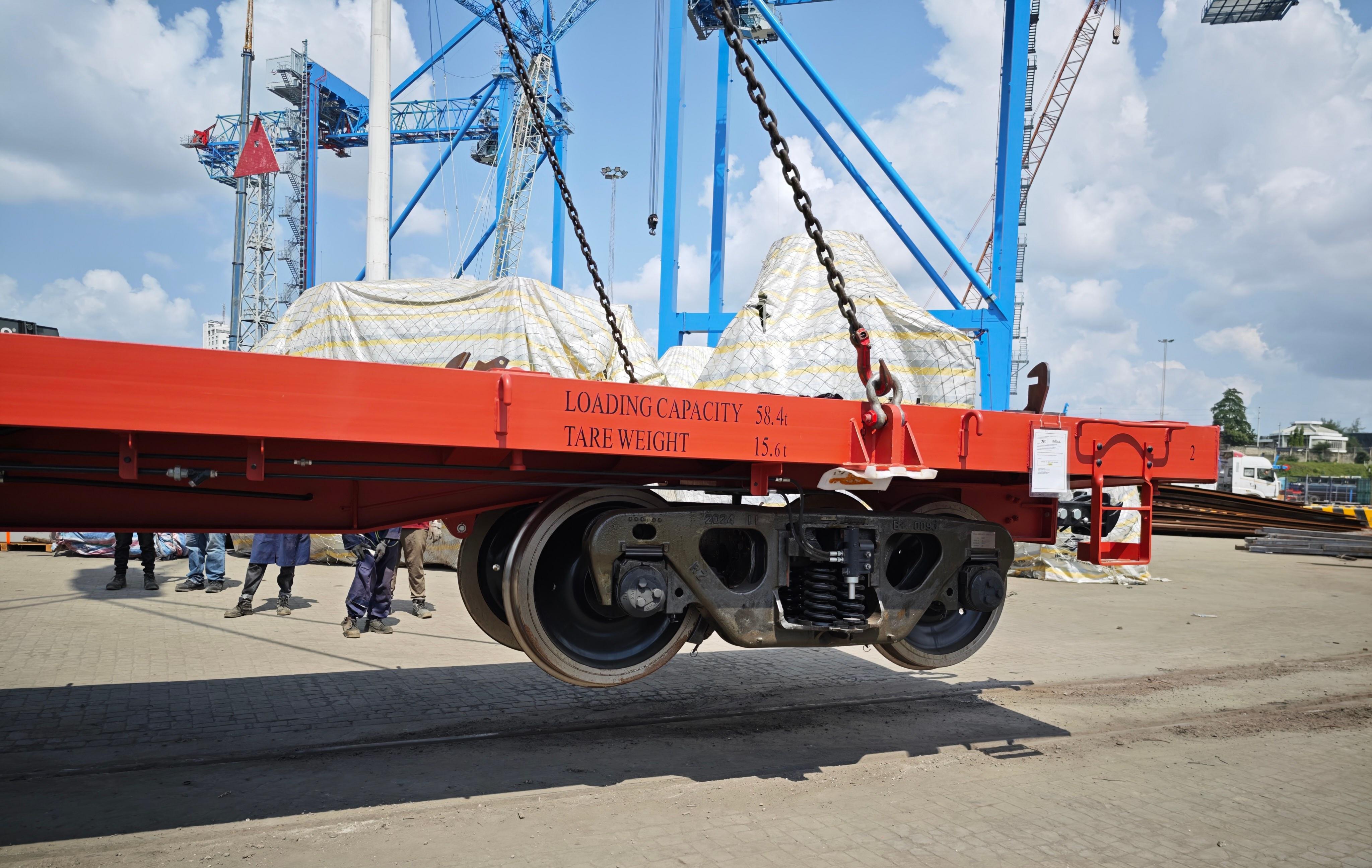Flat wagon designed for loading multiple cargo types including containers and heavy materials