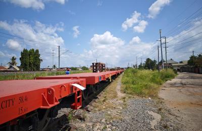 China Railway Flat Wagon 60t Load Capacity 100 km/h Max Speed Steel Flatbed Rail Freight Wagon for sale