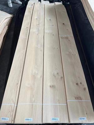China Knotty White Oak Wood Veneer 0.45-2.0mm Crown Cut for Retro Furniture for sale