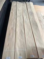 China Knotty White Oak Wood Veneer 0.45-2.0mm Crown Cut for Retro Furniture for sale
