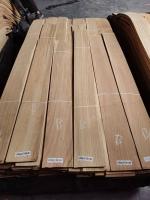 China Furniture A/B Grade European Oak Veneer Pencil Grain 0.55mm Thick Quarter Cut for sale