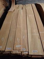 China Furniture A/B Grade European Oak Veneer Pencil Grain 0.55mm Thick Quarter Cut for sale