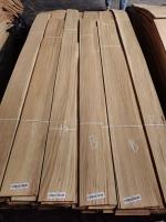 China Furniture A/B Grade European Oak Veneer Pencil Grain 0.55mm Thick Quarter Cut for sale
