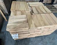 China 1.2mm Thick European Oak Veneer Flooring Light Color D Grade 440-840mm for sale