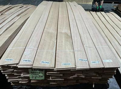 China Rift Cut Red Oak Wood Veneer 0.45mm Grade A for Furniture and Door Manufacturing for sale