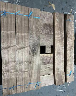 China Slice Cut American Walnut Veneer Natural C/D Grade Thick 1.2mm Flooring for sale