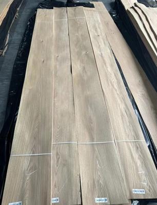 China European White Oak Veneer 0.50mm Crown Cut D Grade Knotty Oak for Door Manufacturing for sale